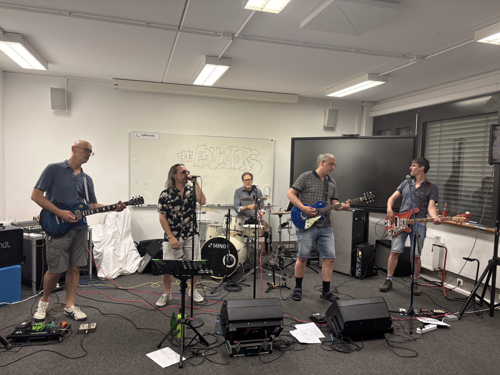 ZeMKI, Zentrum für Medien-, Kommunikations- und Informationsforschung ...