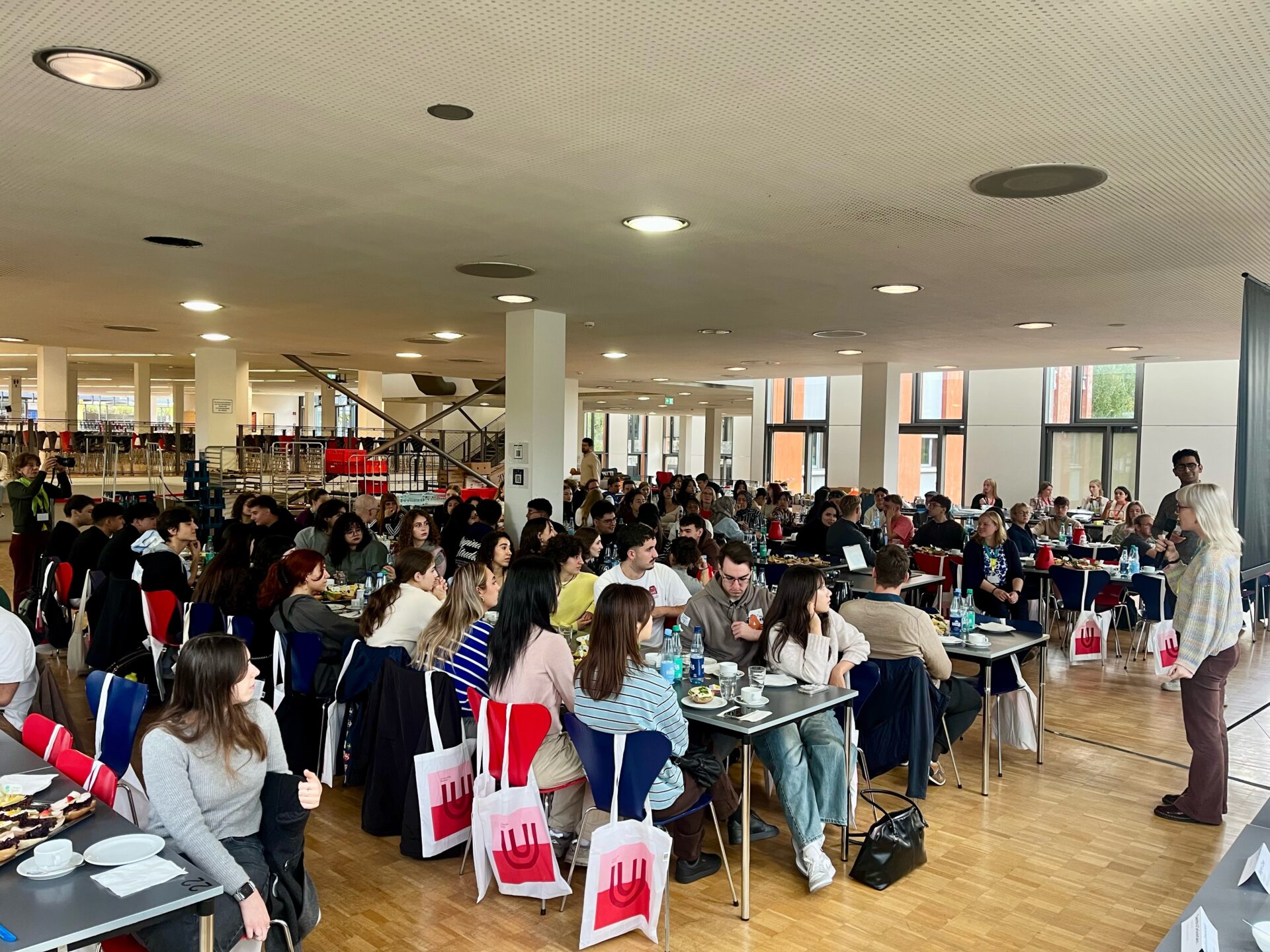 ZeMKI, Zentrum für Medien-, Kommunikations- und Informationsforschung ...